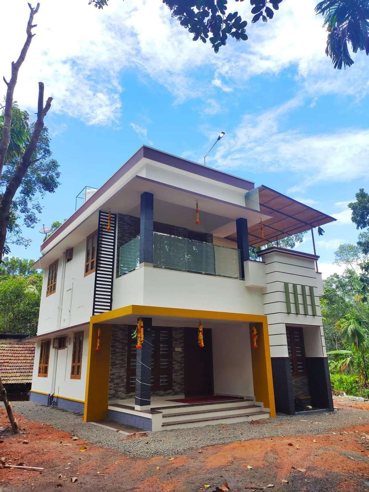 Exterior Designs by Contractor Leeha builders rini-7306950091, Kannur | Kolo